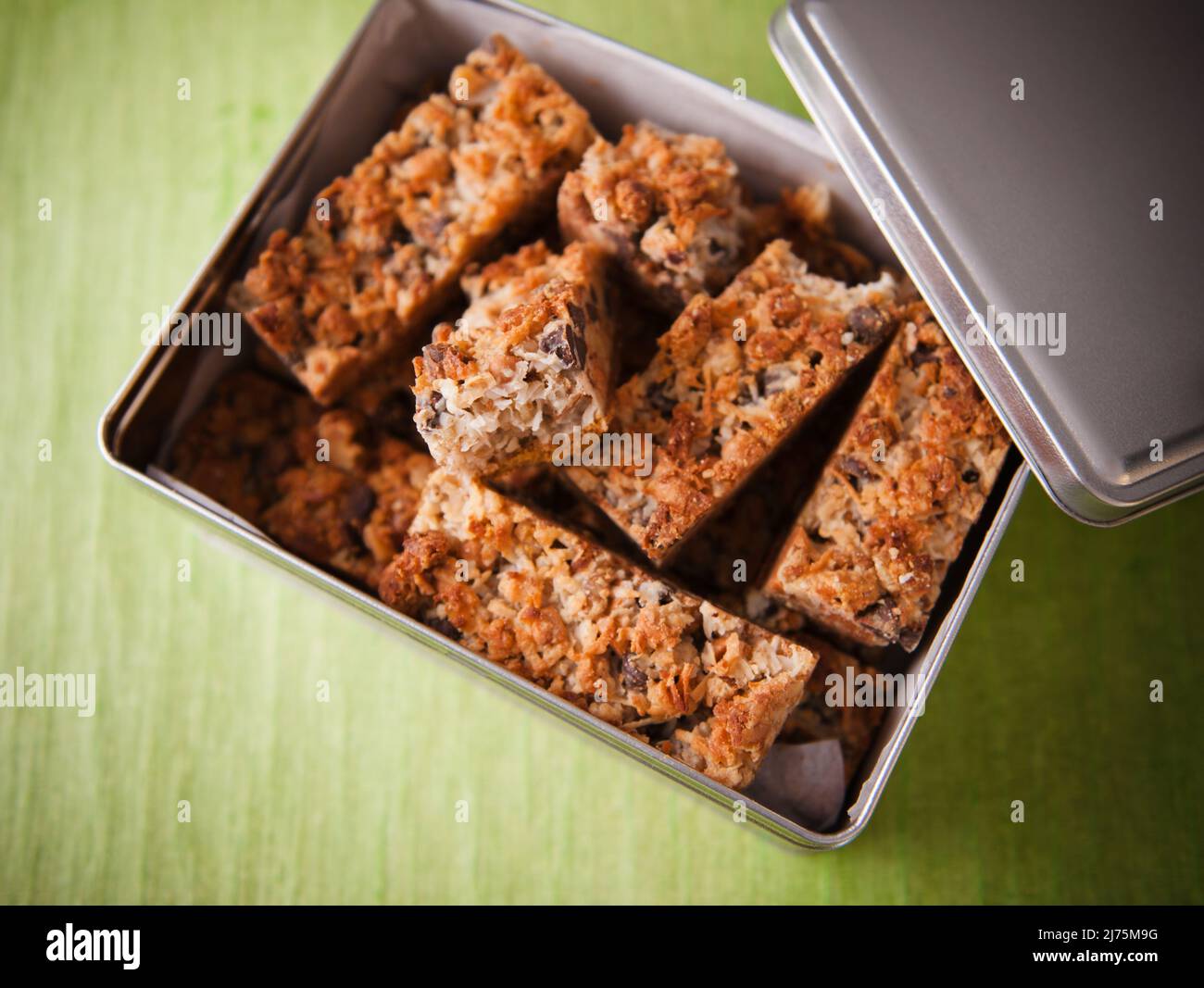 Seven layer dream bars hi-res stock photography and images - Alamy