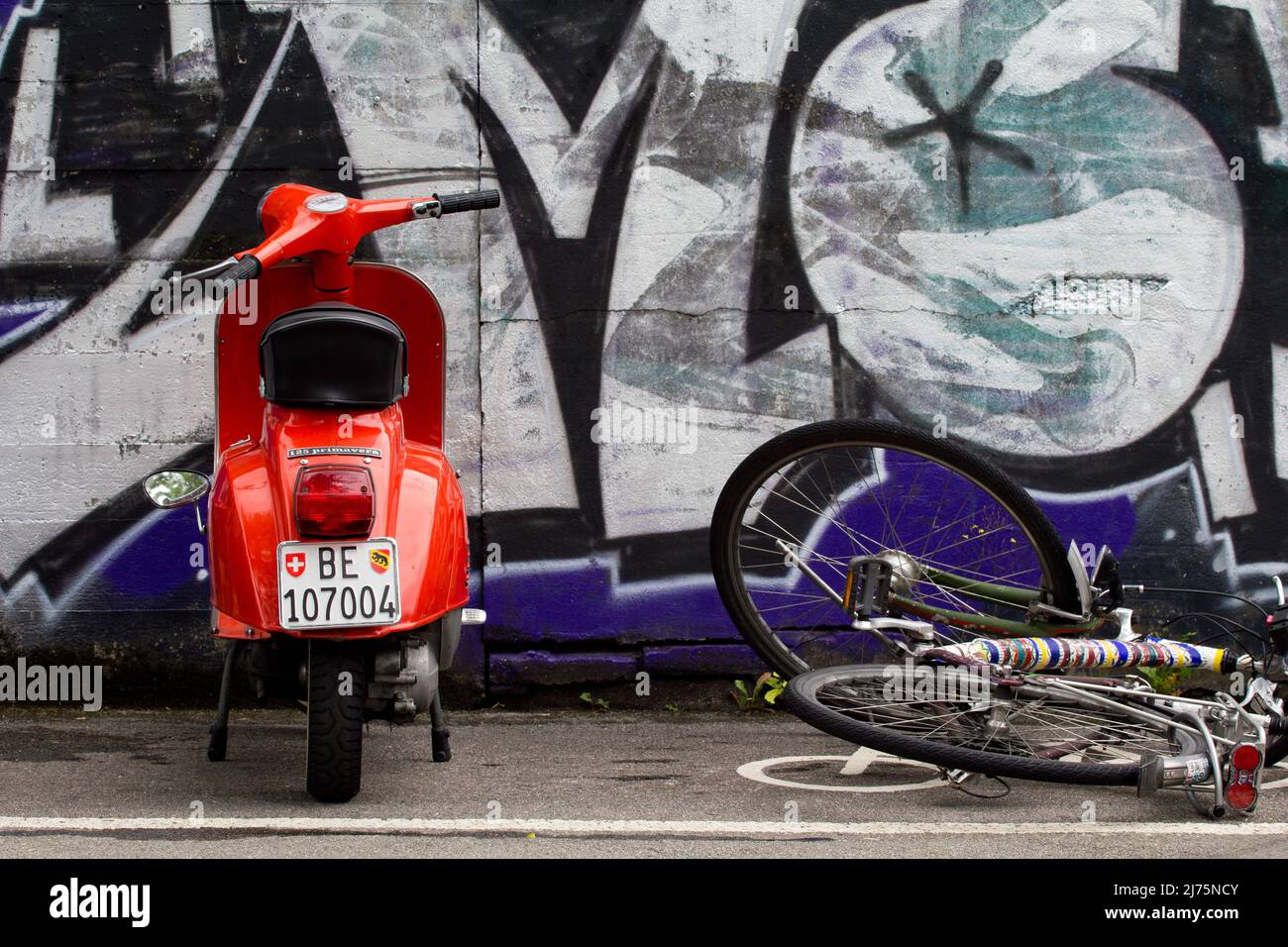 Piaggio Vespa italian scooter Stock Photo - Alamy