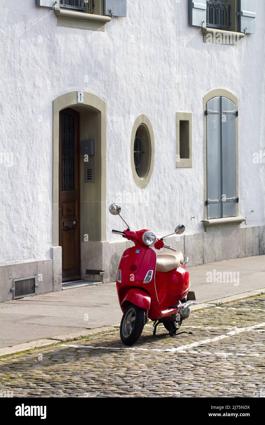 Piaggio Vespa italian scooter Stock Photo - Alamy