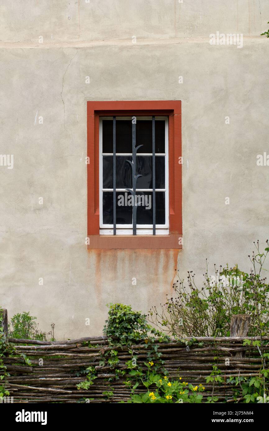 old window, old house Stock Photo - Alamy