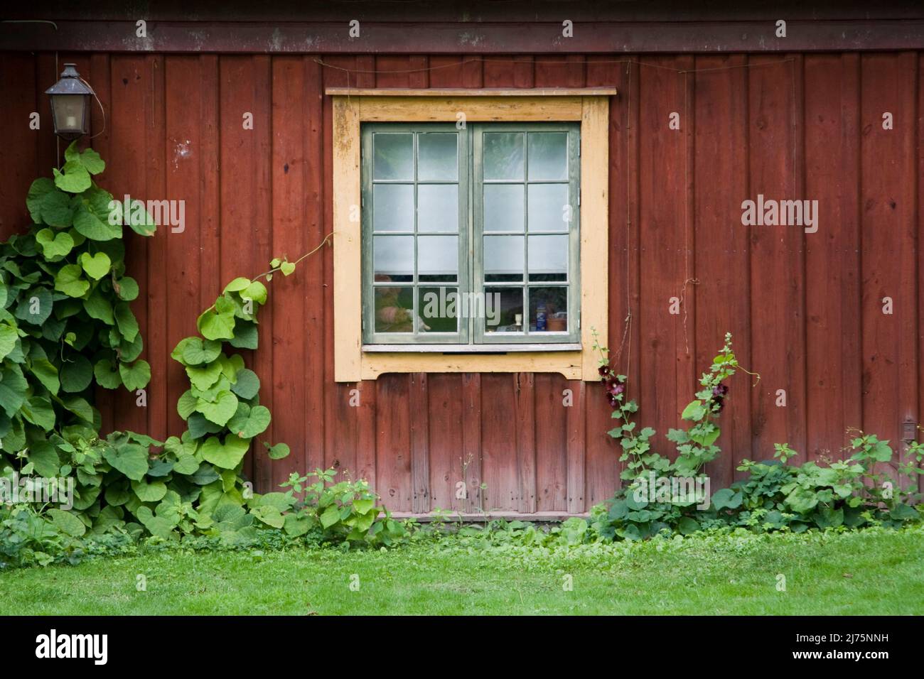 old window, old house Stock Photo - Alamy