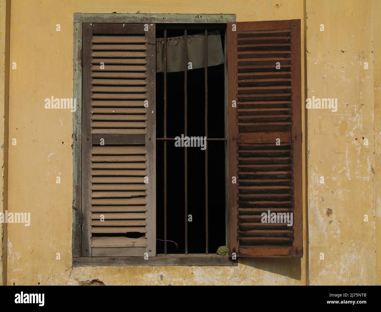 old window, old house Stock Photo - Alamy