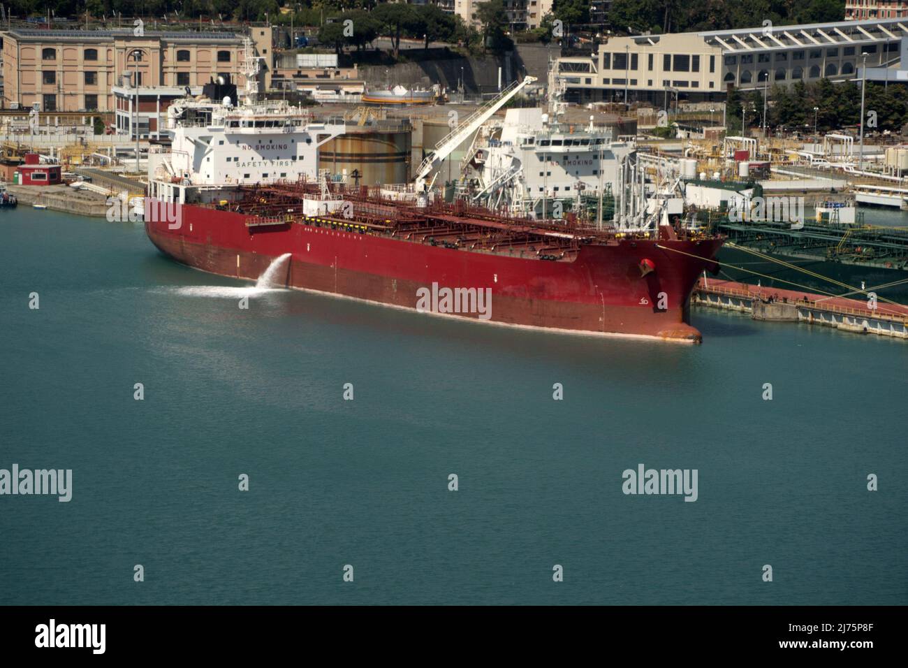Aerial view lpg gas ship hi-res stock photography and images - Alamy