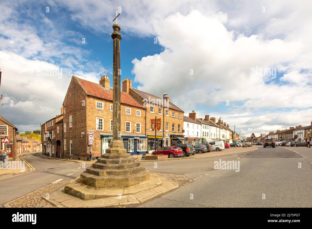 Bedale market cross hi-res stock photography and images - Alamy
