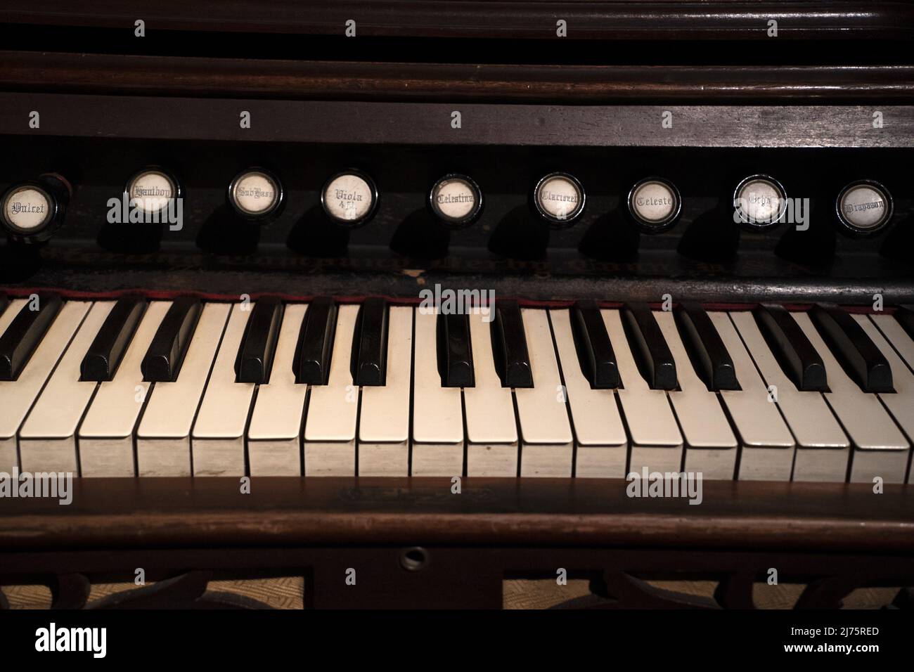 old organ keyboard vintage detail close up Stock Photo - Alamy