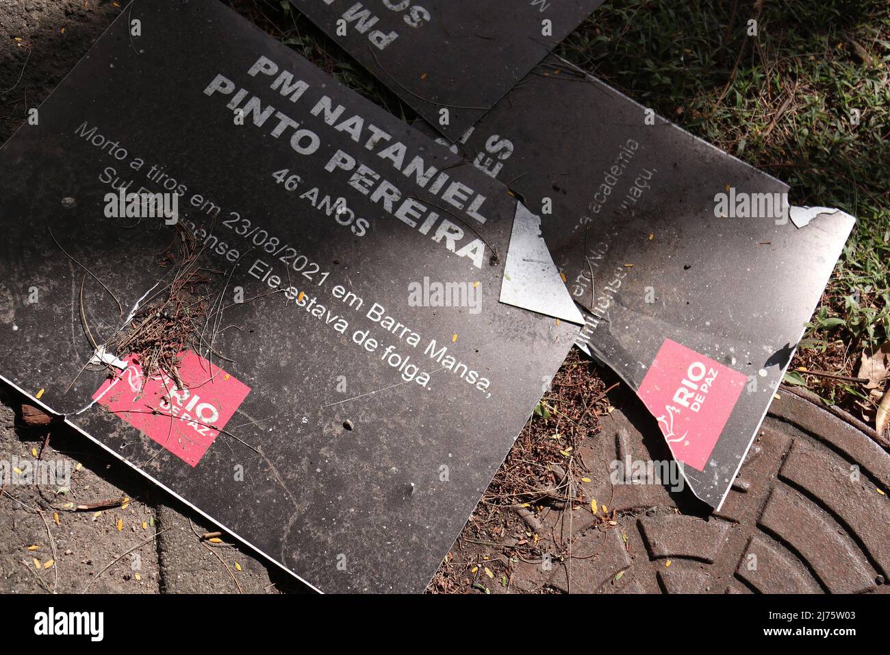 RJ - Rio de Janeiro - 05/06/2022 - RIO, NGO RIO DE PAZ - Plaque of the ...