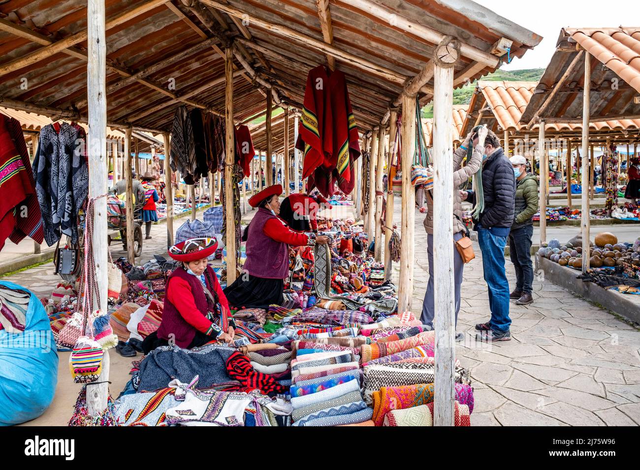 Peruvian Indigenous Quechua Women Selling Woollen Products At The ...