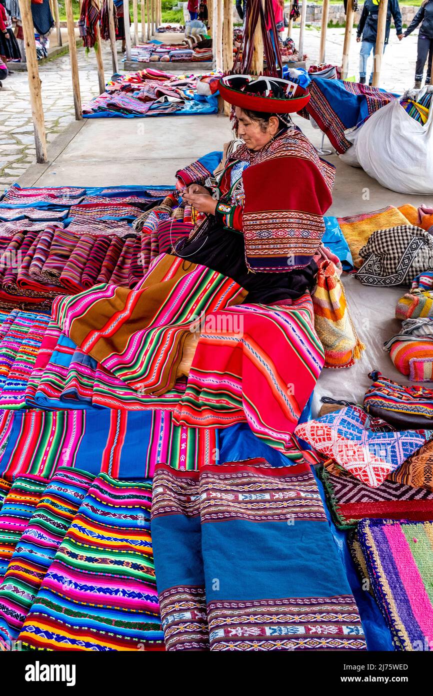 Market indigenous hi-res stock photography and images - Alamy