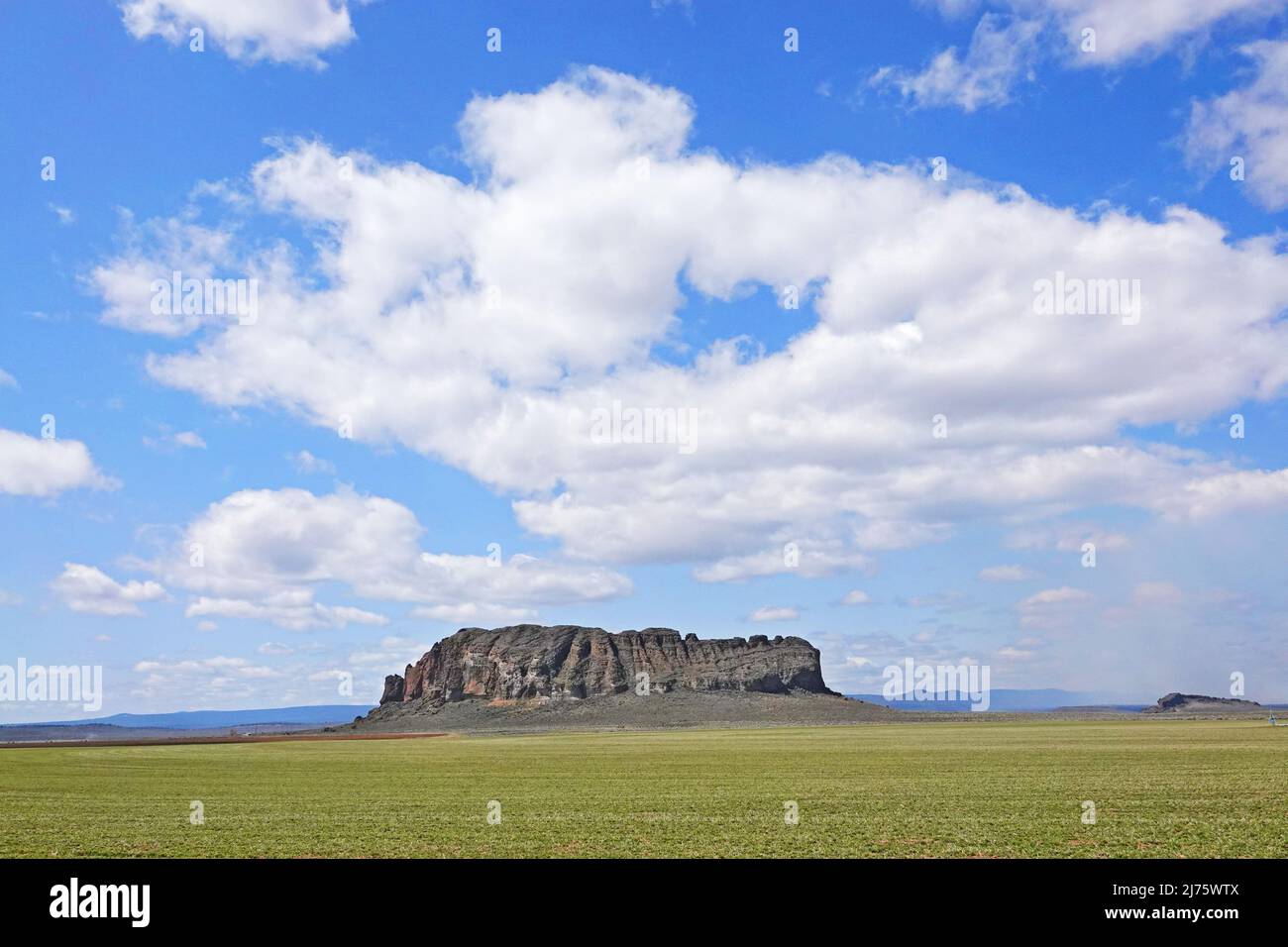 Fort Rock Cave High Resolution Stock Photography and Images - Alamy