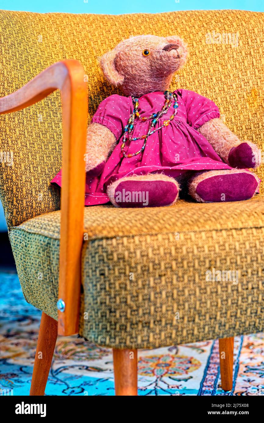 Teddy bear sitting on chair hi-res stock photography and images - Alamy
