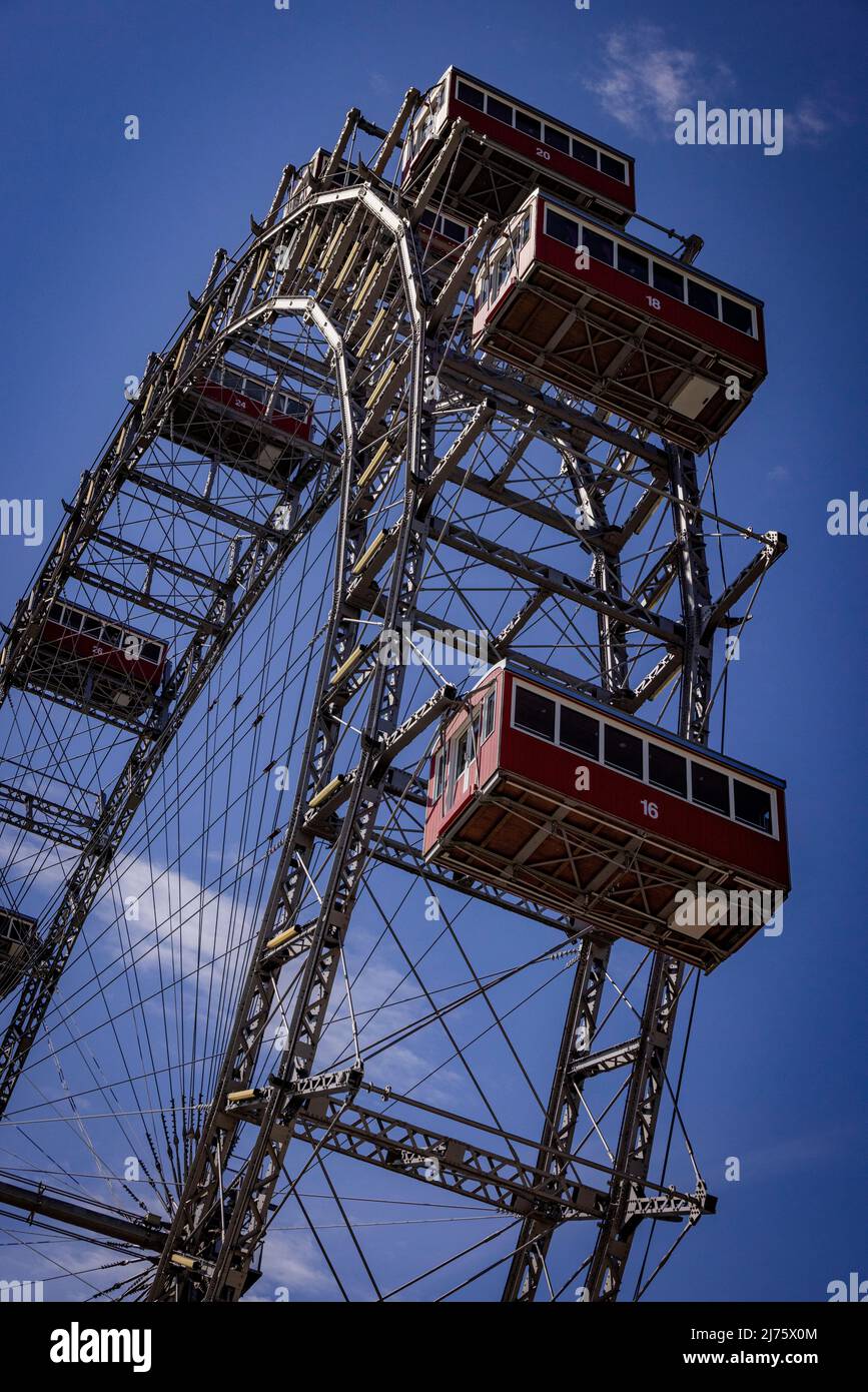The historic Giant Wheel of Vienna at Prater Entertainment Park Stock ...