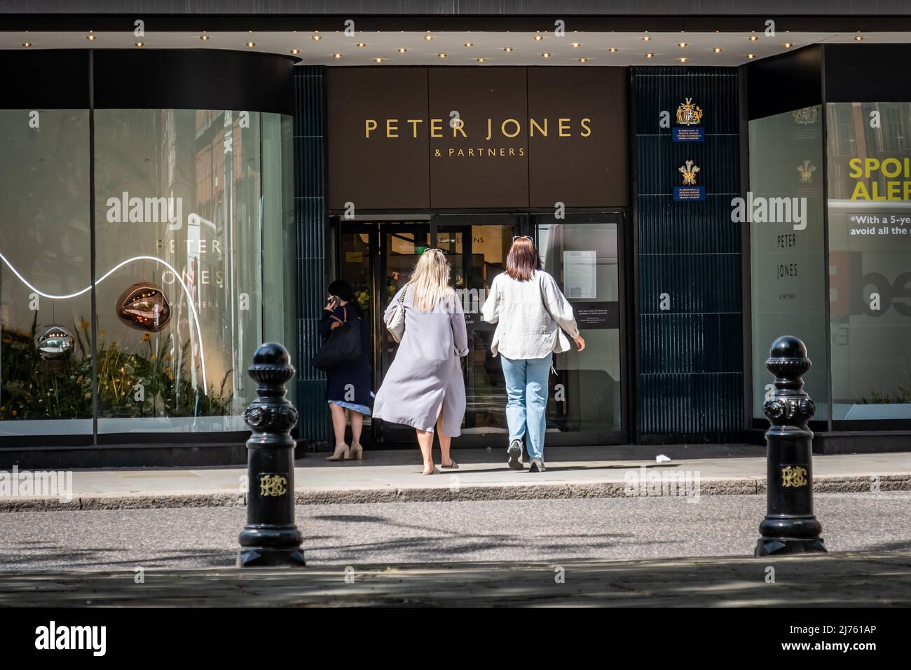Peter jones christmas 2022 hi-res stock photography and images - Alamy
