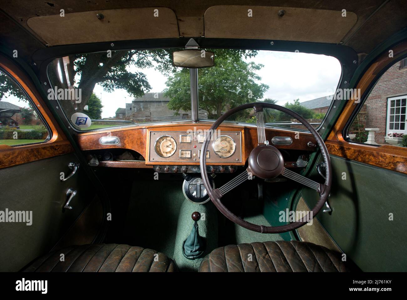 Dashboard classic 1950s british car hi-res stock photography and images ...