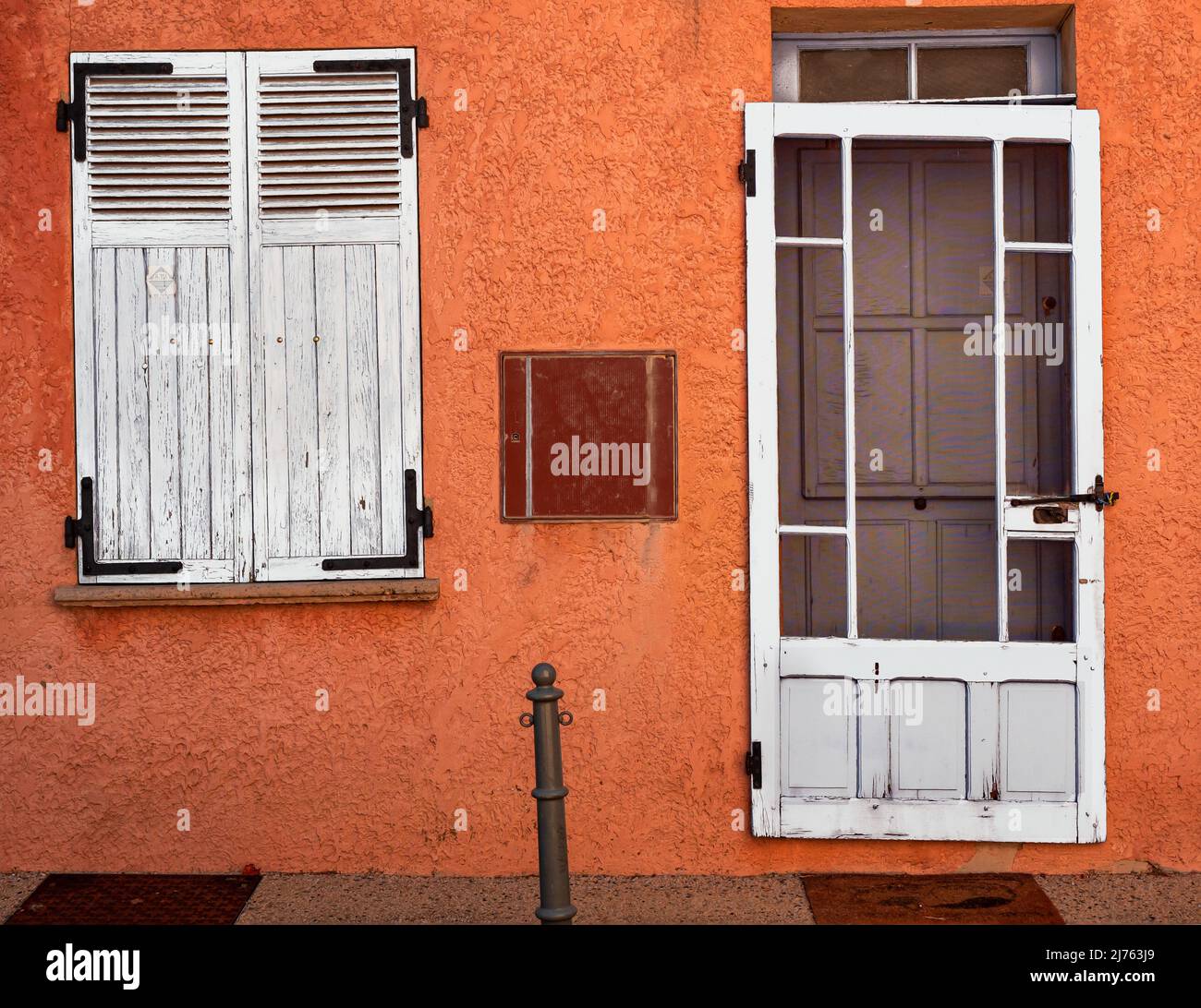Coloured facade with white windows hi-res stock photography and images ...