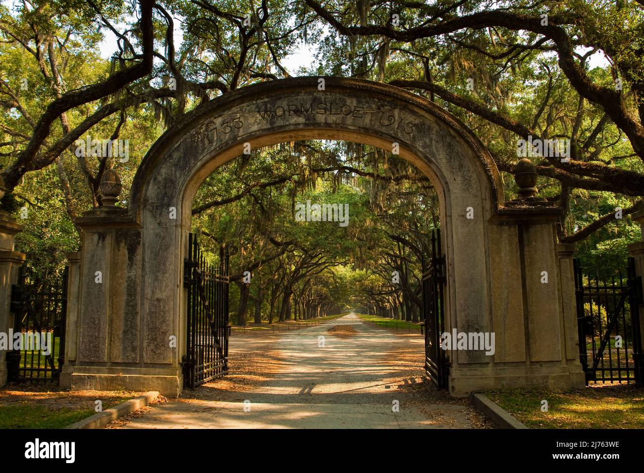 Stone Gate Entrance Into Wormsloe Historic Site, Savannah, Georgia, USA ...