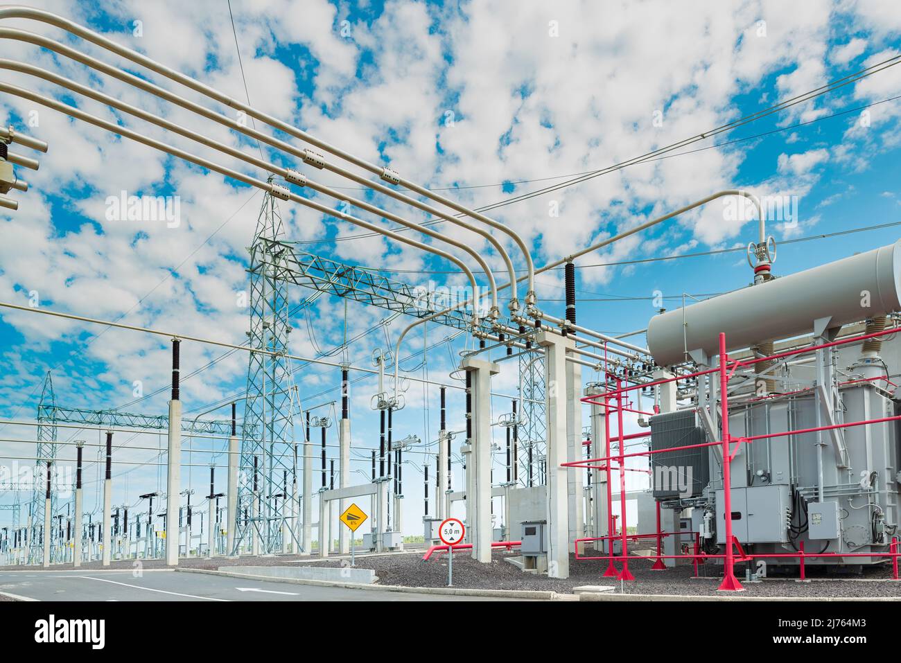 Electric transformer hi-res stock photography and images - Alamy