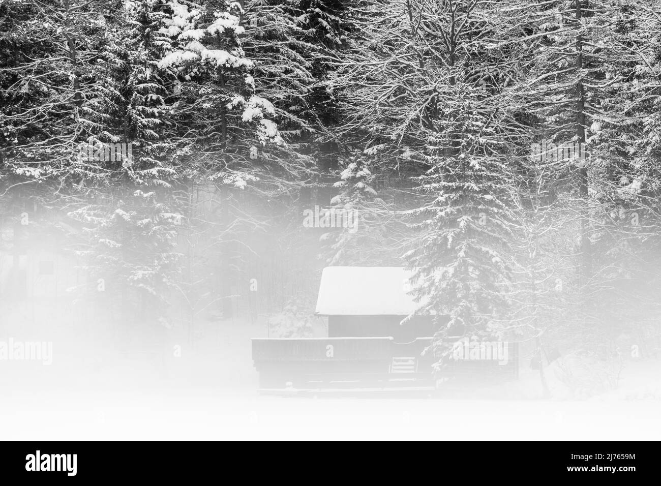 Cabin winter lake Black and White Stock Photos & Images - Alamy