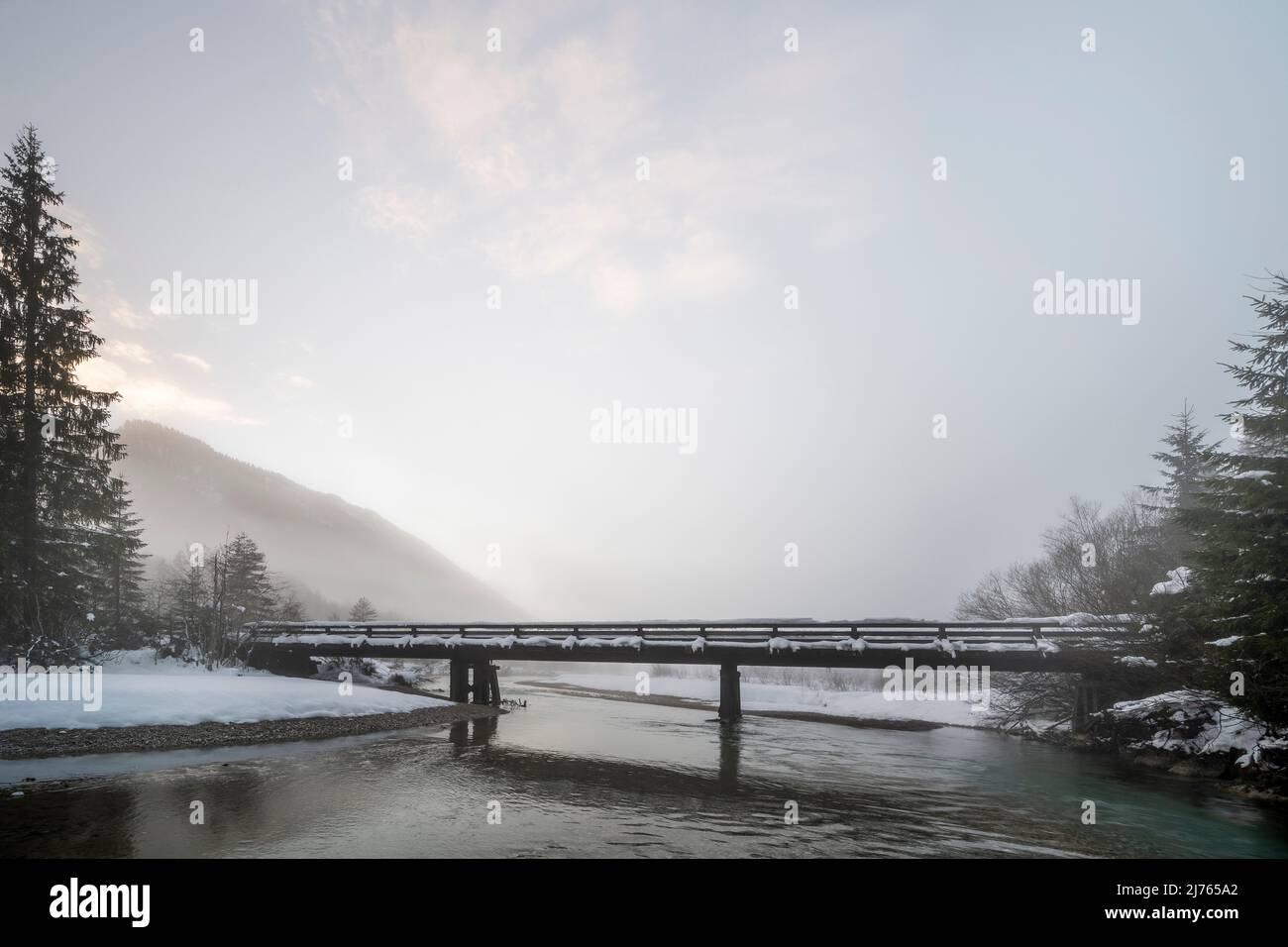 Isar bridge railing hi-res stock photography and images - Alamy