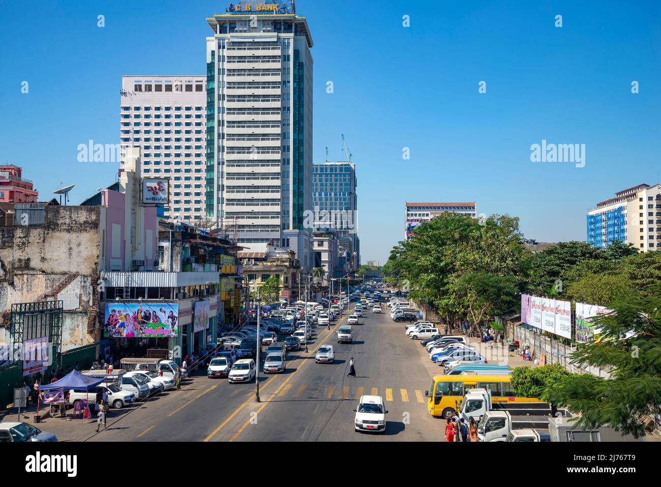 Modern city street hi-res stock photography and images - Alamy
