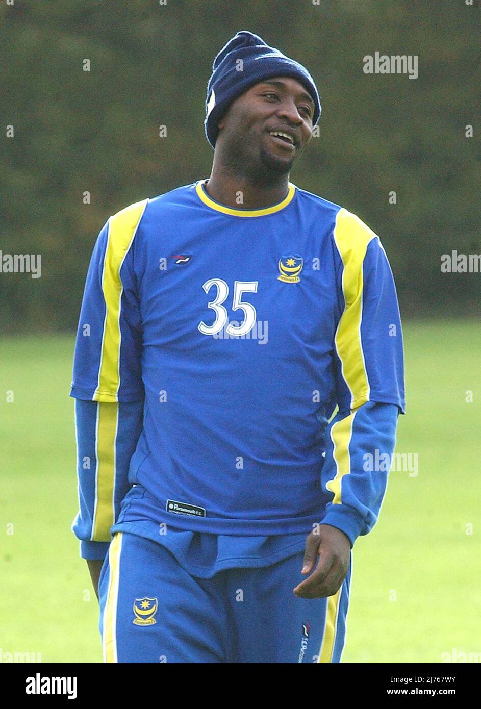 PORTSMOUTH TRAINING 22-10-04 LUA LUA PIC MIKE WALKER, 2004 Stock Photo ...