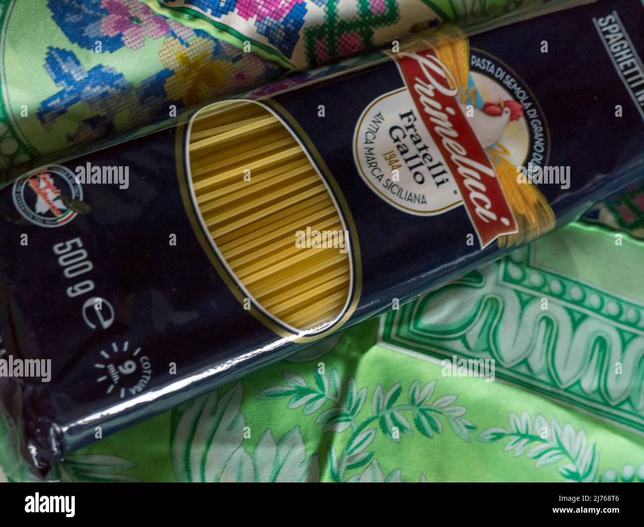 Pasta Primeluci Fratelli Gallo. Spaghetti №4 Stock Photo - Alamy