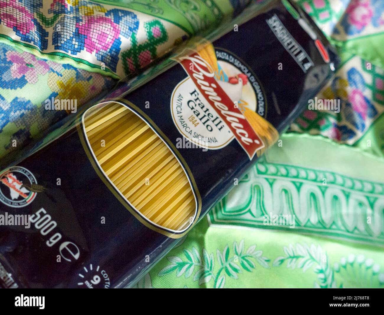 Pasta Primeluci Fratelli Gallo. Spaghetti №4 Stock Photo - Alamy