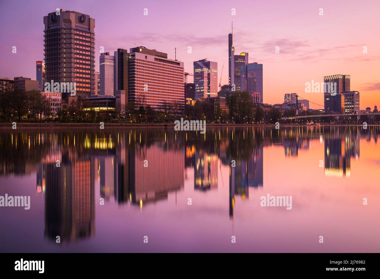 Frankfurt skyline from schaumainkai at sunrise hi-res stock photography ...