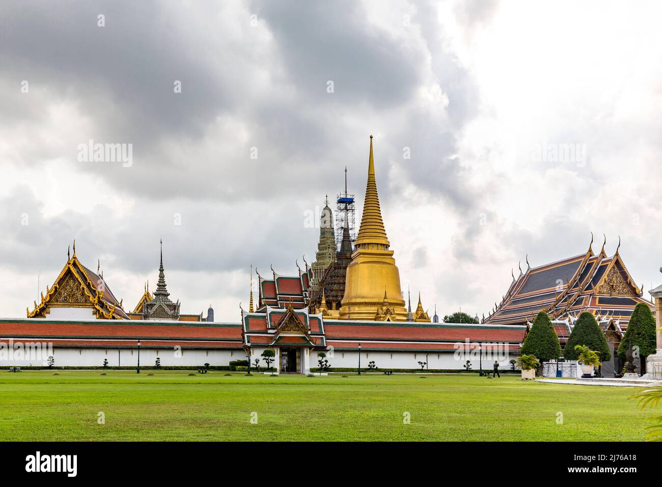 Bangkok thailand royal palace temple hi-res stock photography and ...
