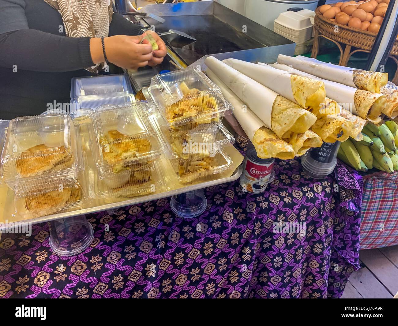 Sale of different roti varieties hi-res stock photography and images ...