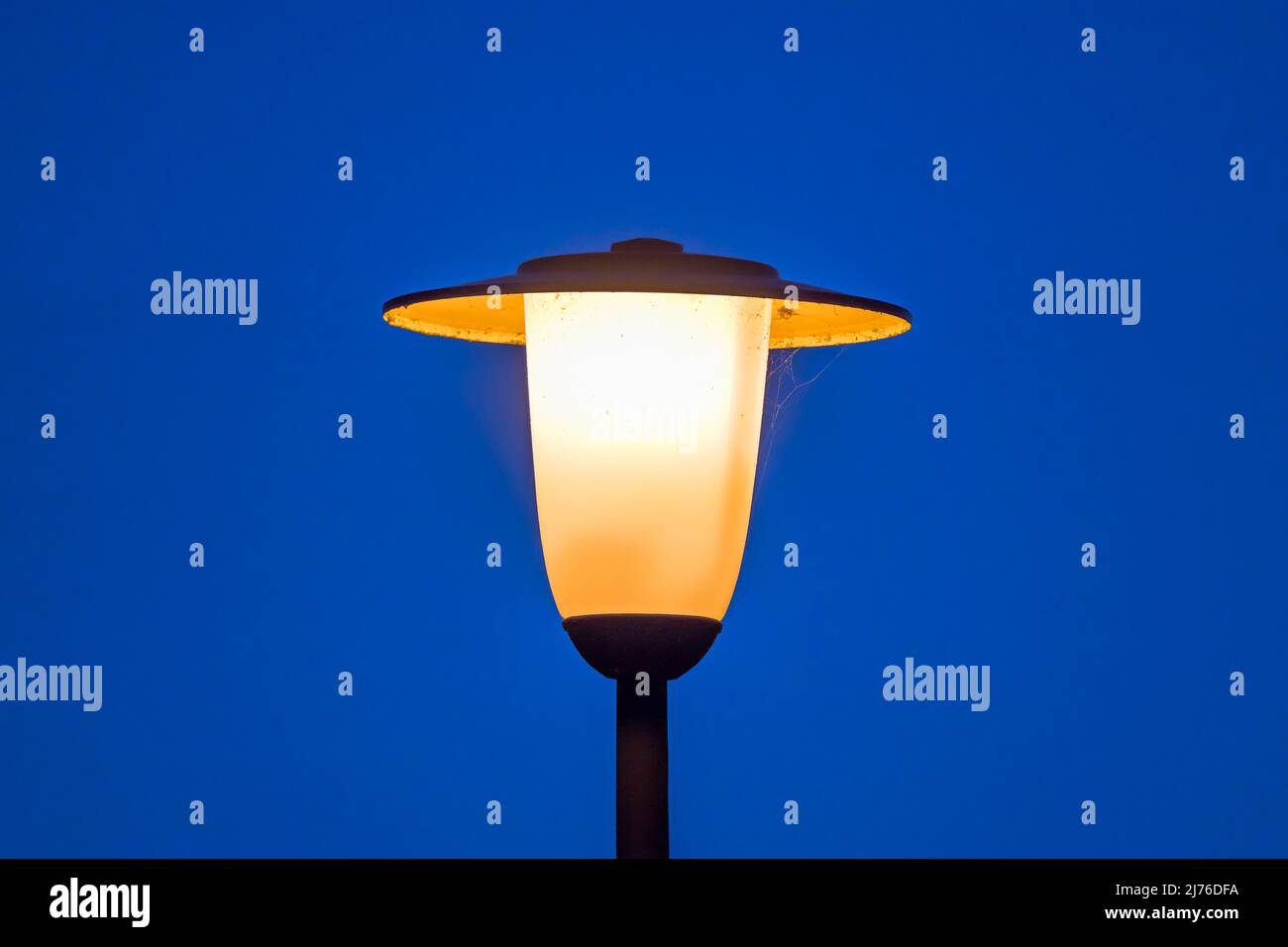 Streetlighting at dusk hi-res stock photography and images - Alamy