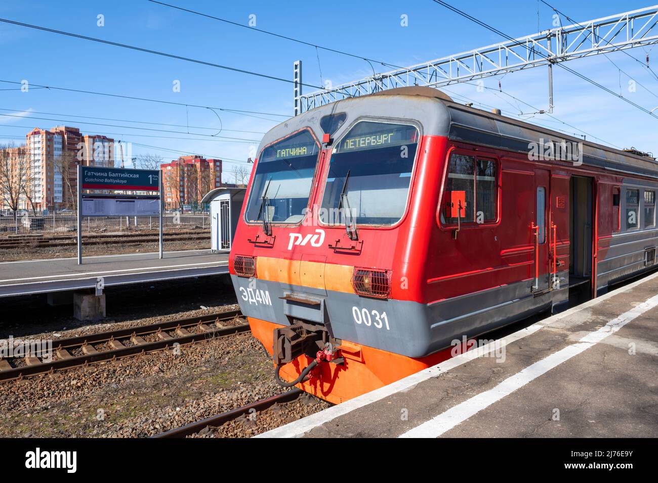 GATCHINA, RUSSIA - APRIL 17, 2022: The head railcar of the suburban ...