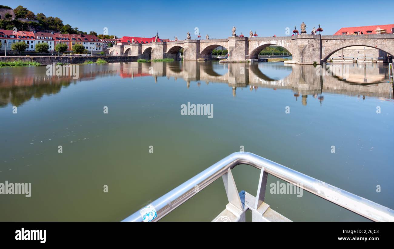 View over the river Main, Old Main Bridge, bridge, autumn, Wuerzburg ...