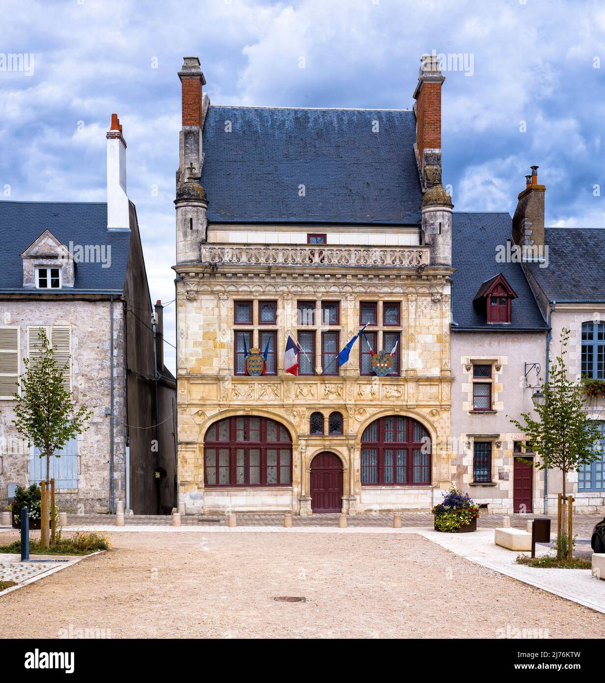 Town centre beaugency france hi-res stock photography and images - Alamy