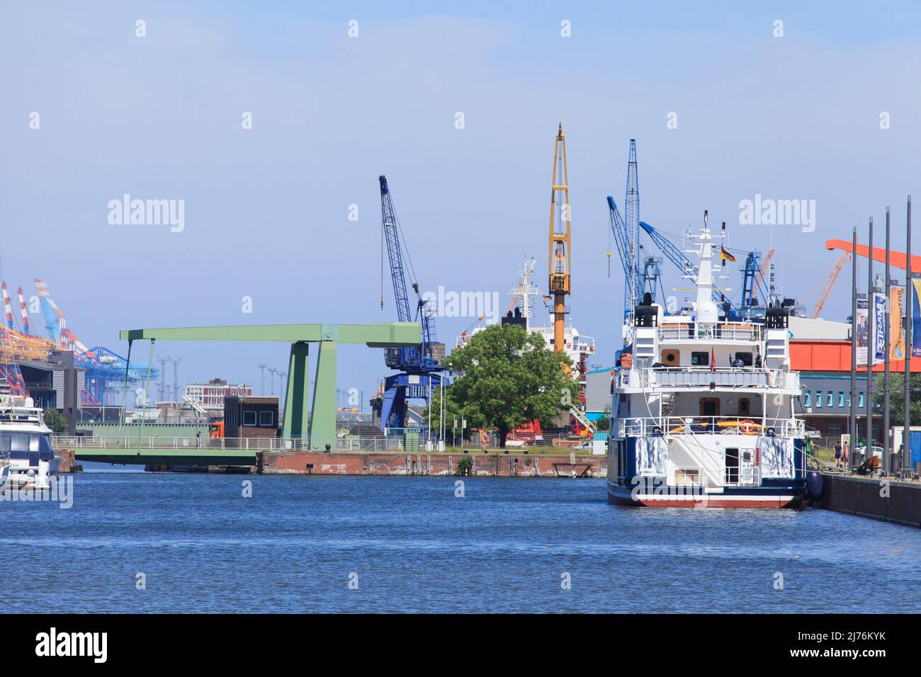 Harbor lift hi-res stock photography and images - Alamy