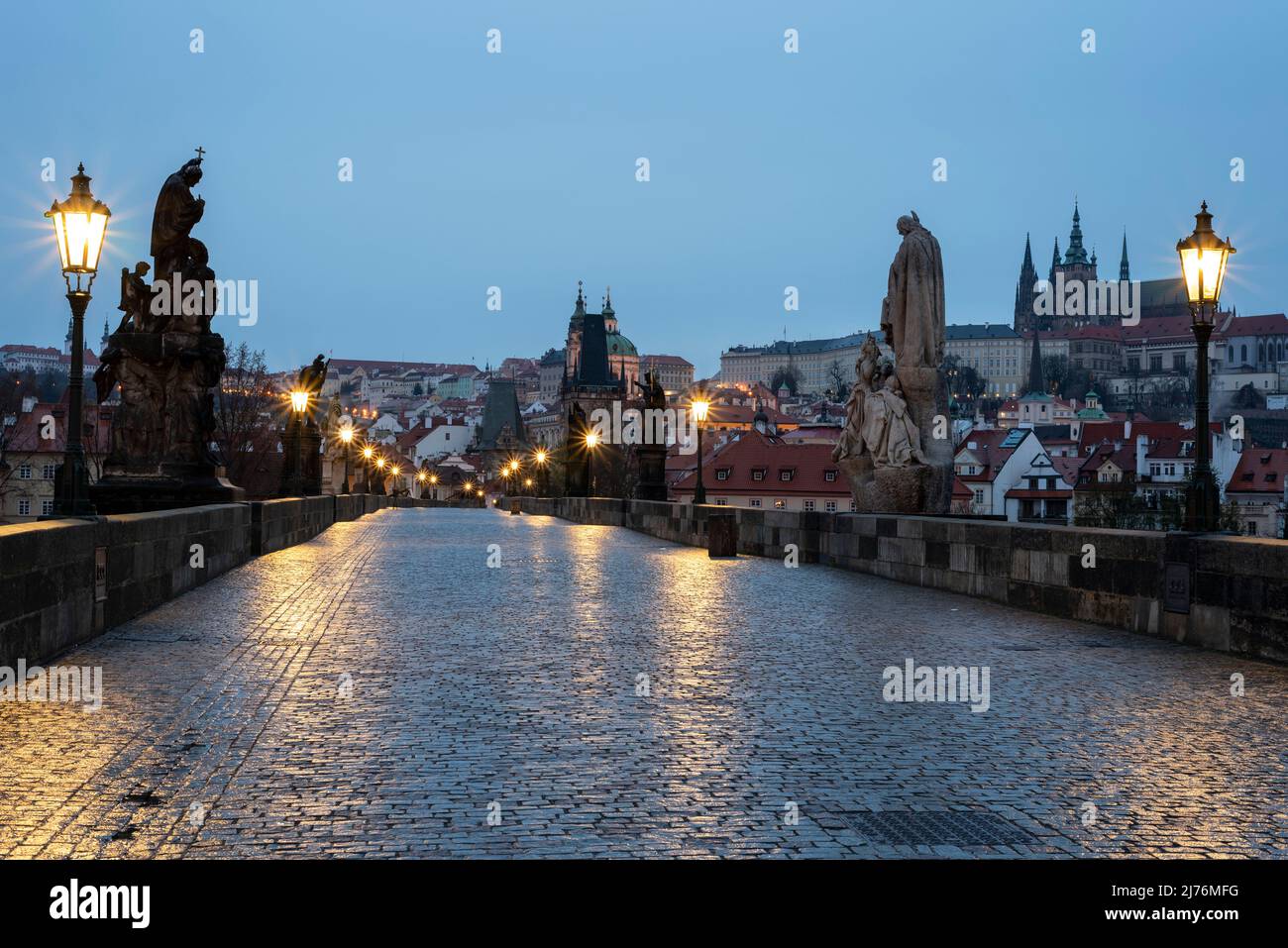 Charles bridge prague castle hi-res stock photography and images - Alamy
