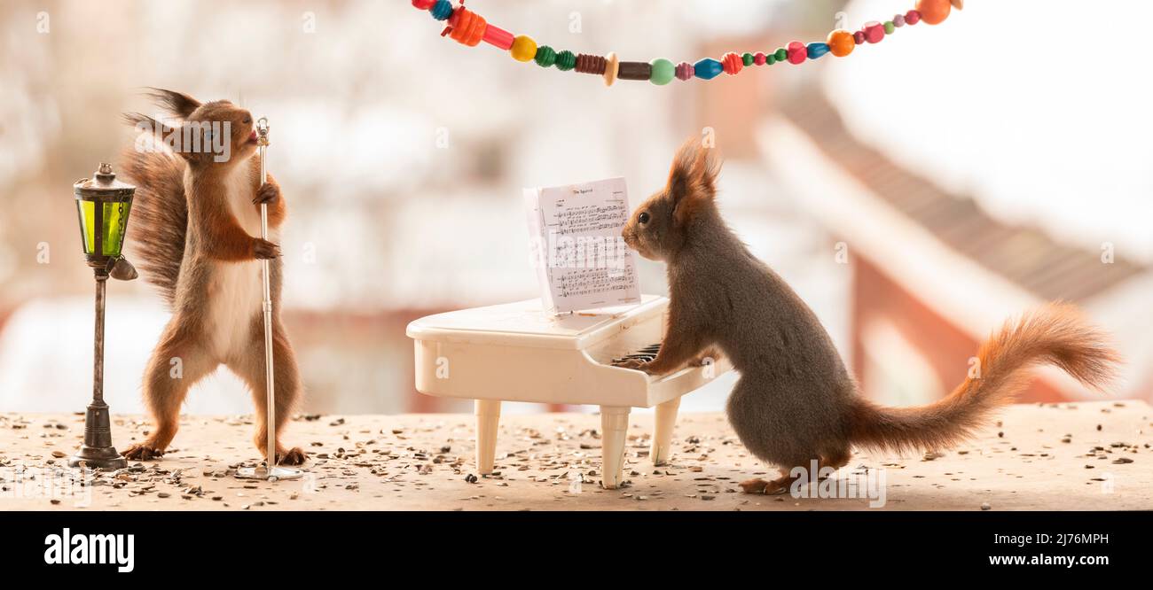 Piano and microphone hi-res stock photography and images - Alamy