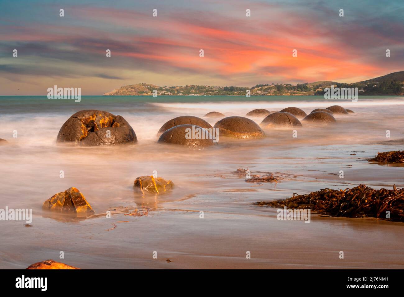 Scenic Moeraki Boulders at the east coast of New Zealands South Island ...