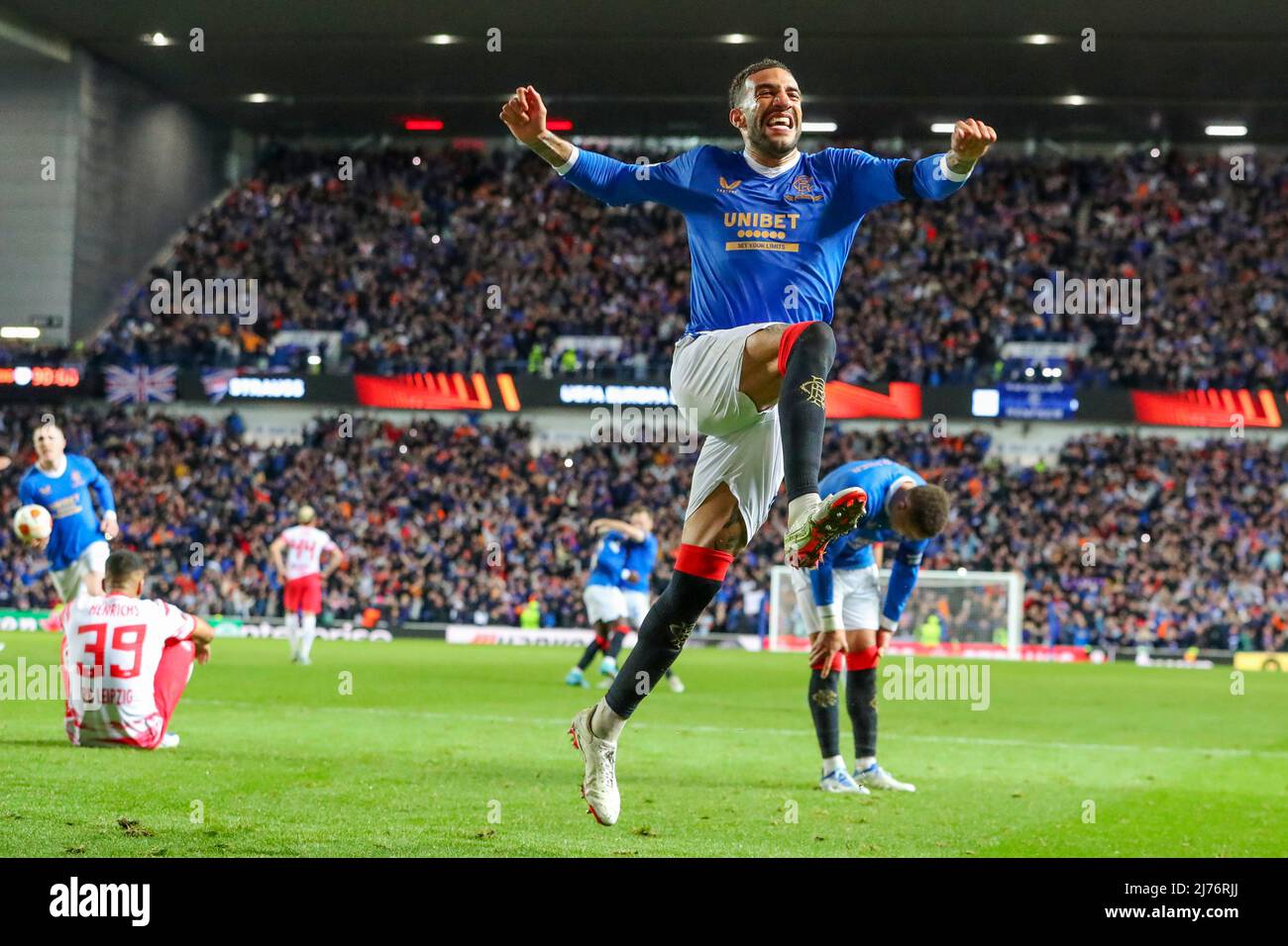 James tavernier rangers celebrates hi-res stock photography and images ...