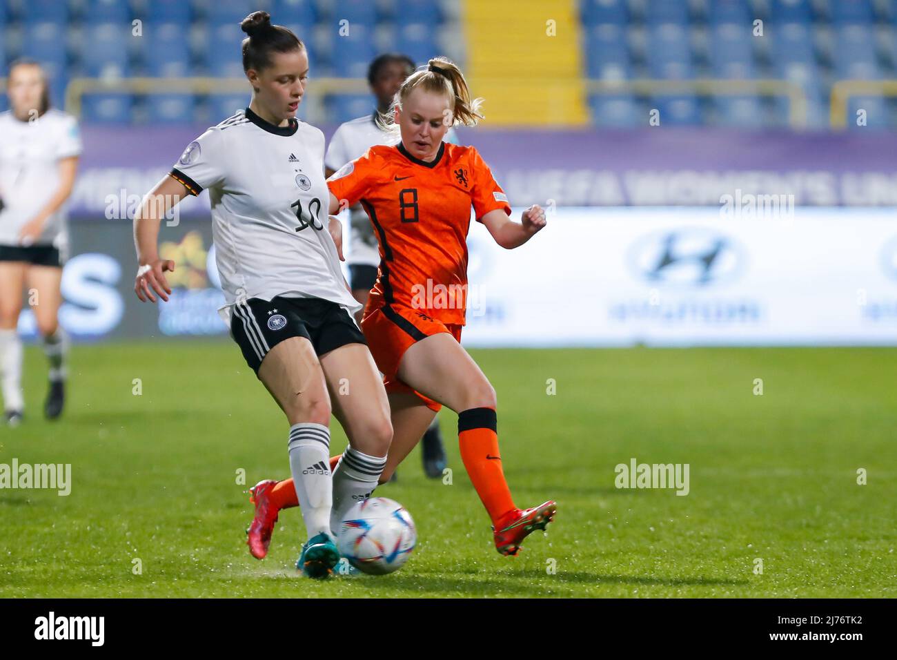 SARAJEVO, BOSNIA-HERZEGOVINA - MAY 6: Alara Sehitler of Germany, Kealyn Thomas of the ...