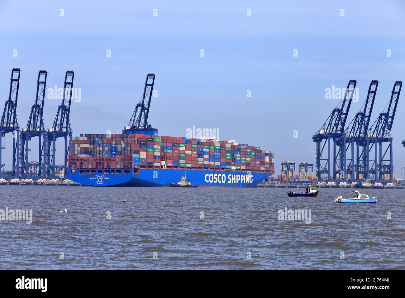 Cargo ship atlantic ocean hi-res stock photography and images - Alamy