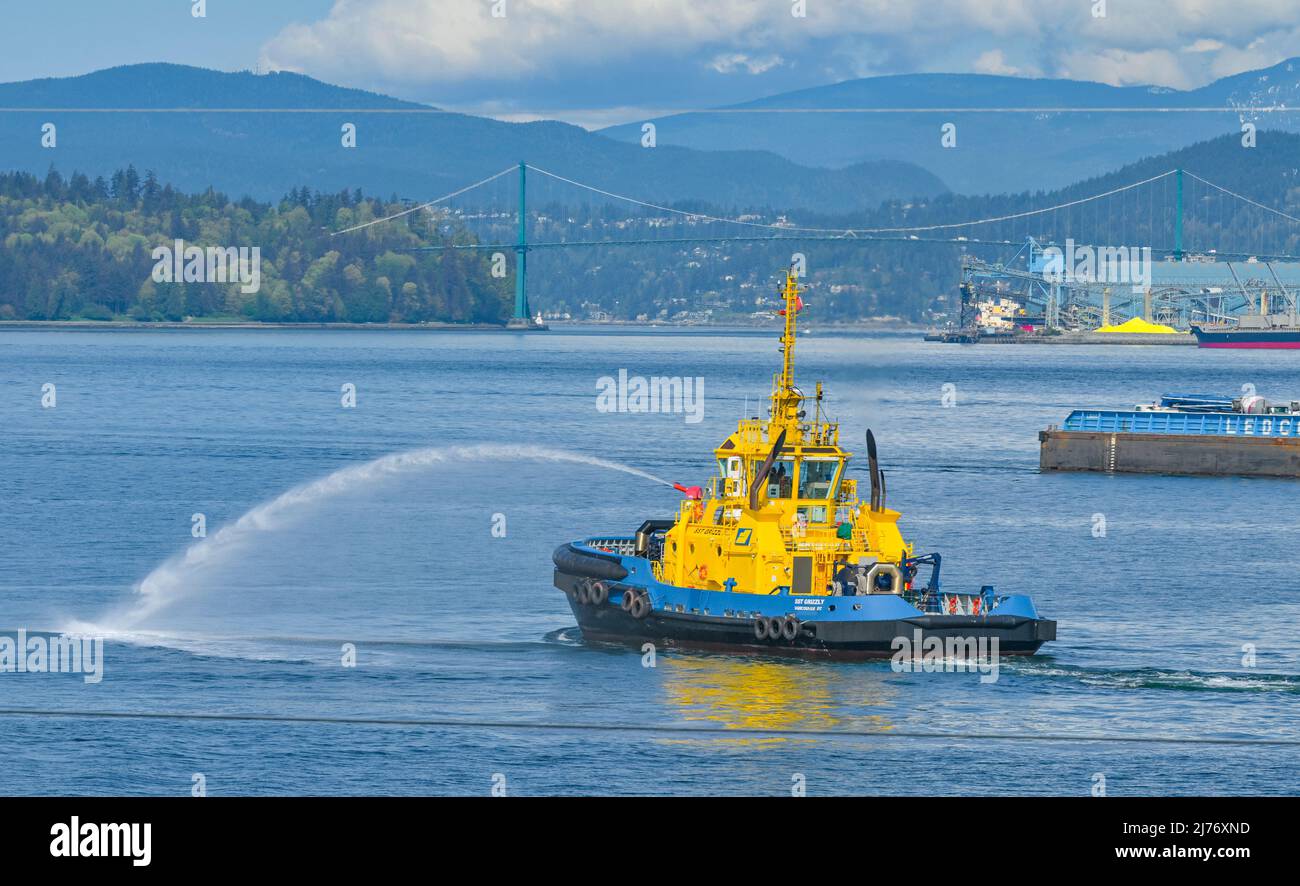 Tug boat fire fighting hi-res stock photography and images - Alamy