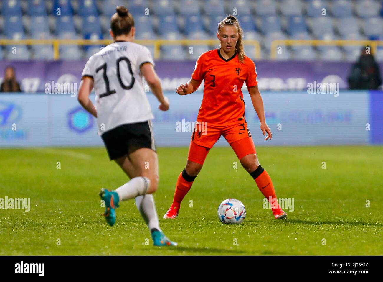 SARAJEVO, BOSNIA-HERZEGOVINA - MAY 6: Alara Sehitler of Germany, Djoeke de Ridder of the ...