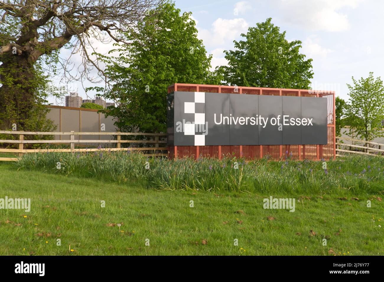 The entrance sign on Boundary Road that leads into the University of ...