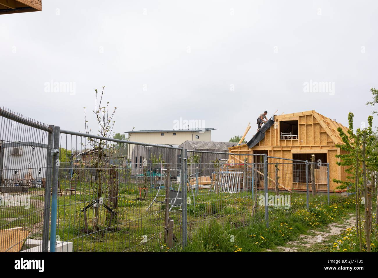 Building an eco friendly house at eco village Oosterwold, Almere ...