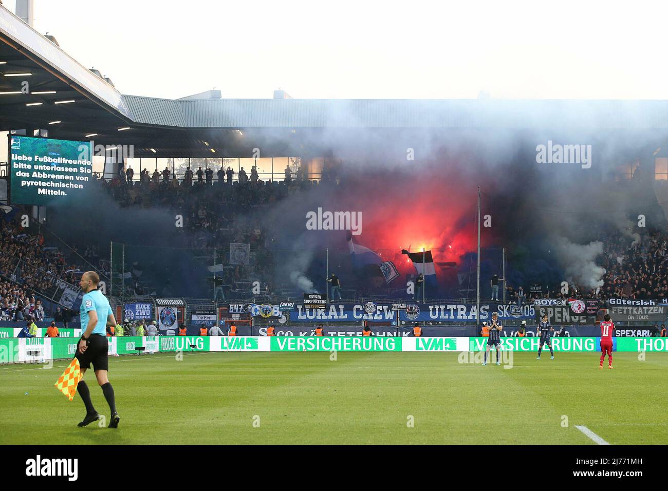 Pyro bengalo bengalos hi-res stock photography and images - Alamy
