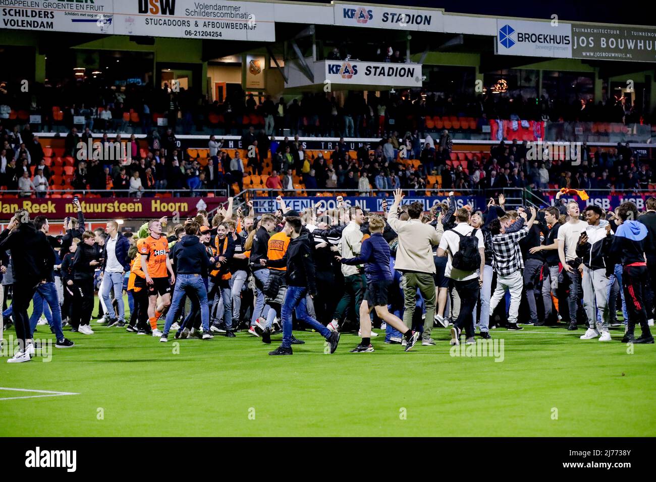 VOLENDAM, NETHERLANDS - MAY 6: Fans Supporters on the field during the ...