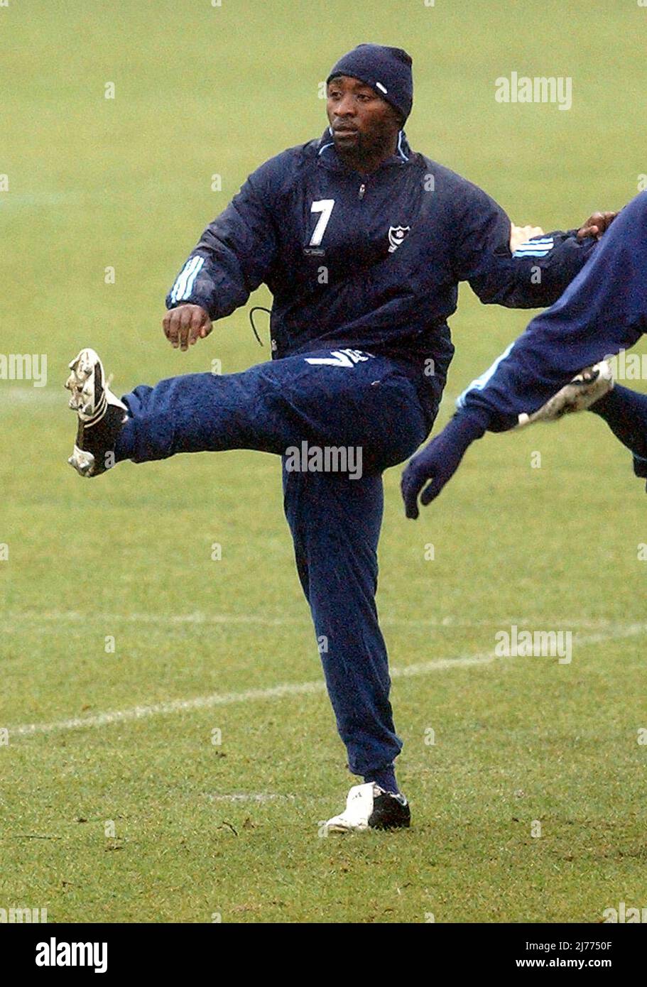 LUA LUA PREPARES FOR FULHAM 30-12-05 AT THE PORTSMOUTH TRAINING GROUND ...