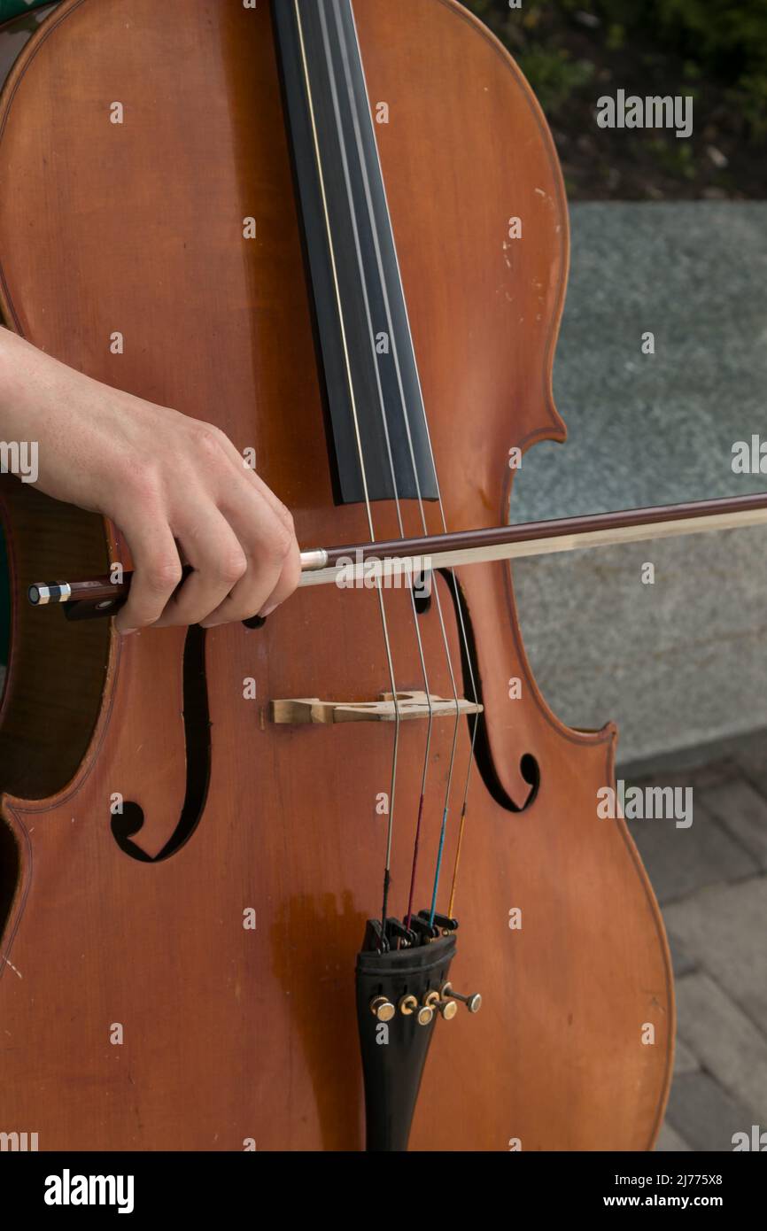 Cello bow hi-res stock photography and images - Alamy