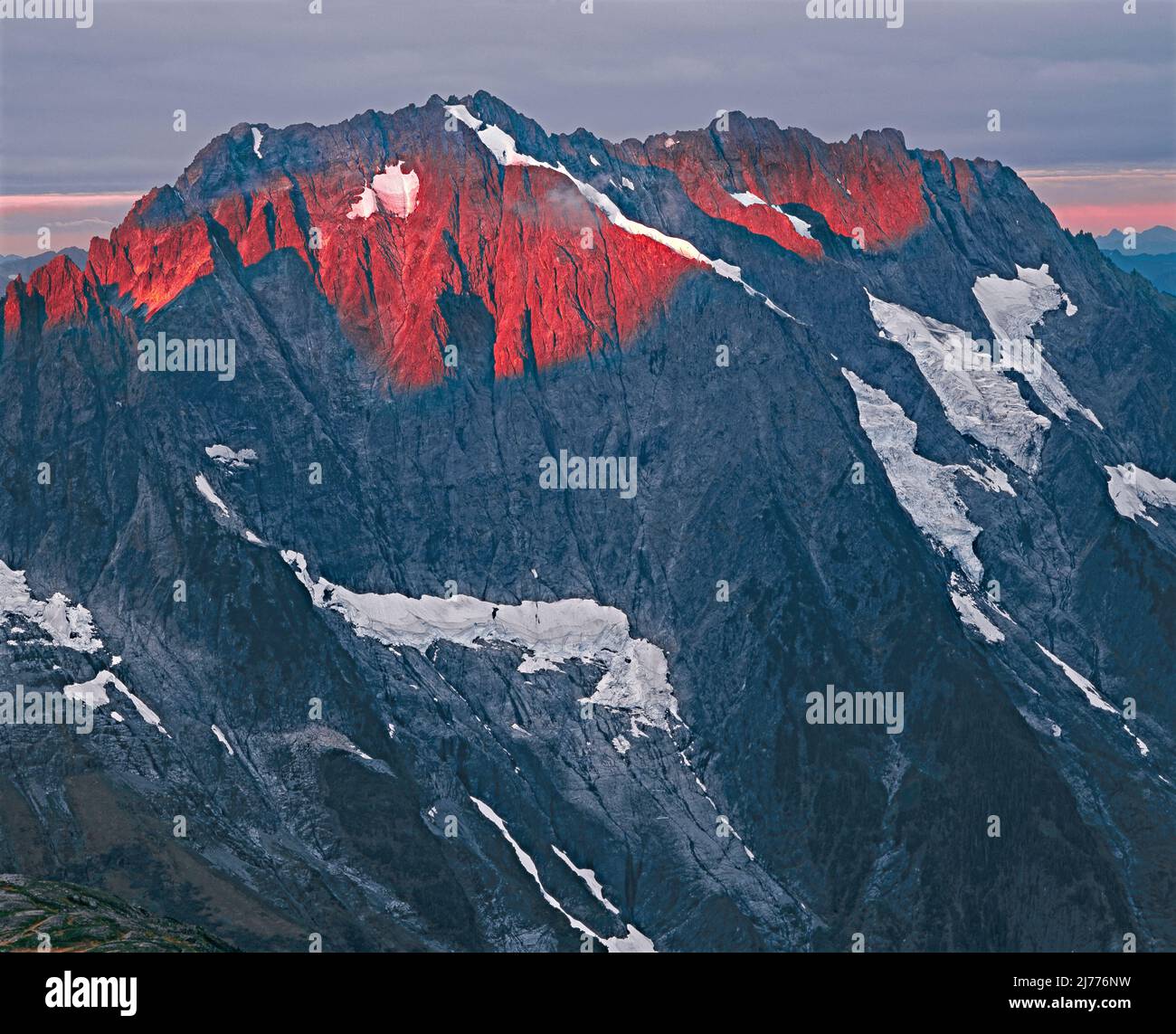 North cascade mountain range hi-res stock photography and images - Alamy