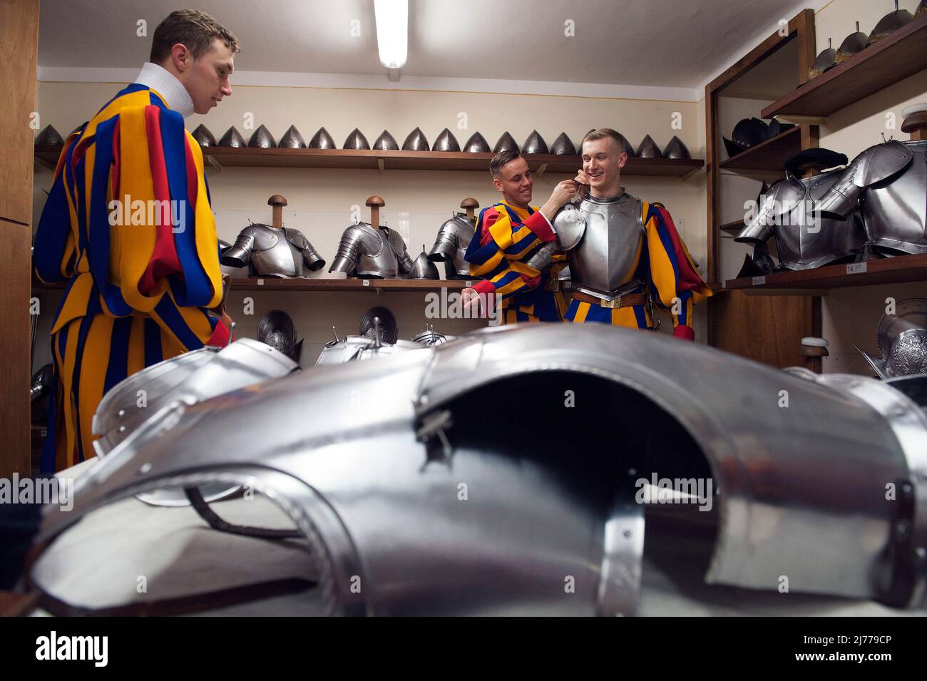 Italy, Rome, Vatican, 2022/05/06 New Swiss Guards get prepared for the ...